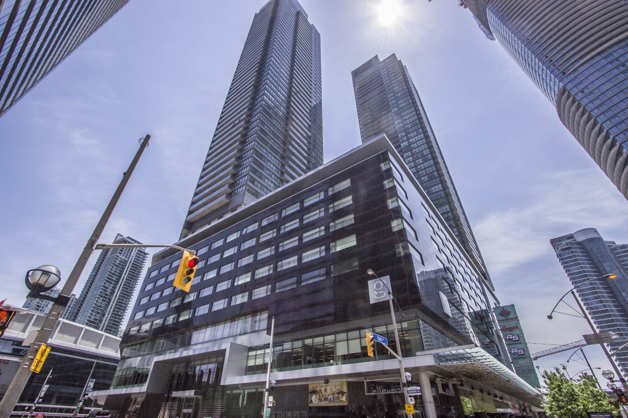 Maple Leaf Square | Toronto Furnished Apartments | Mary-am Suites